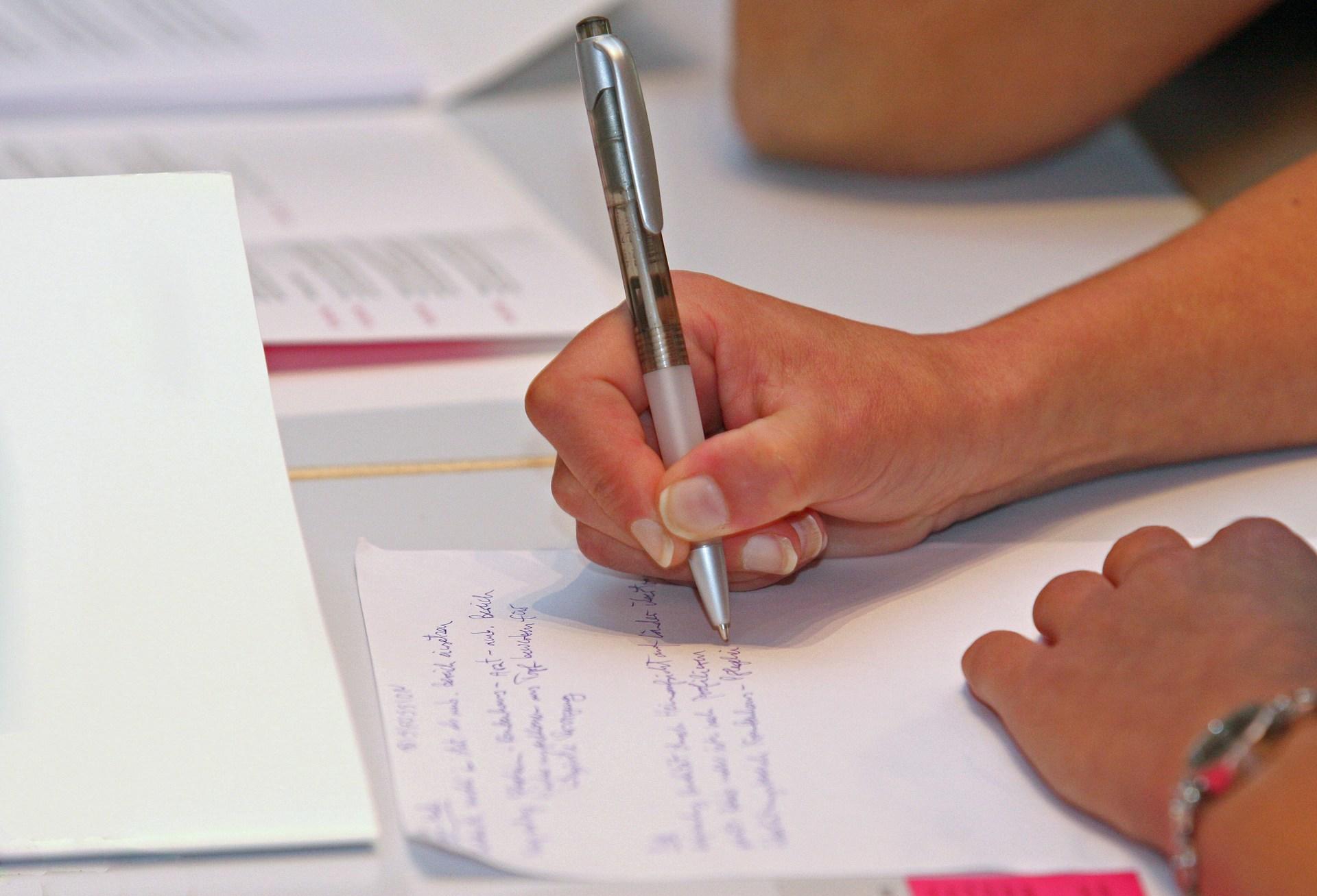 Interpretation schreiben: Aufbau & Tipps